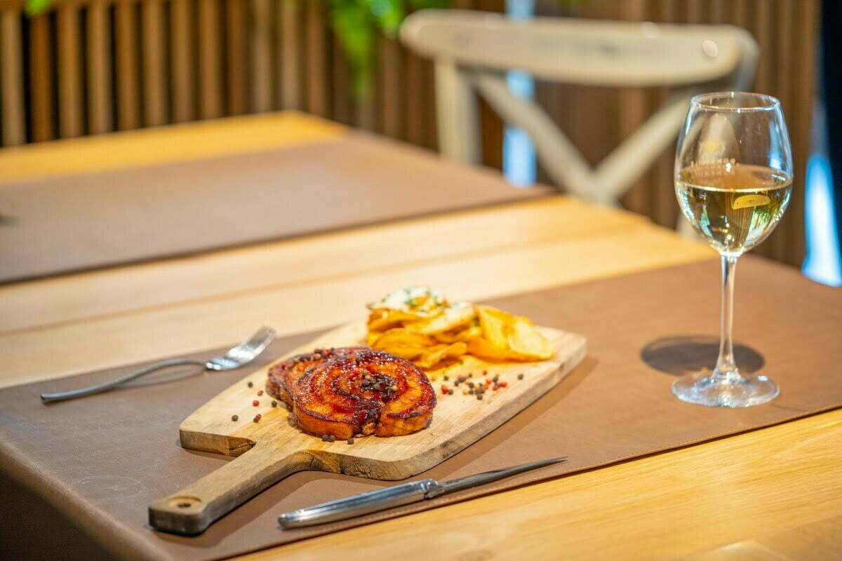 Restaurant – Daimon Social Club